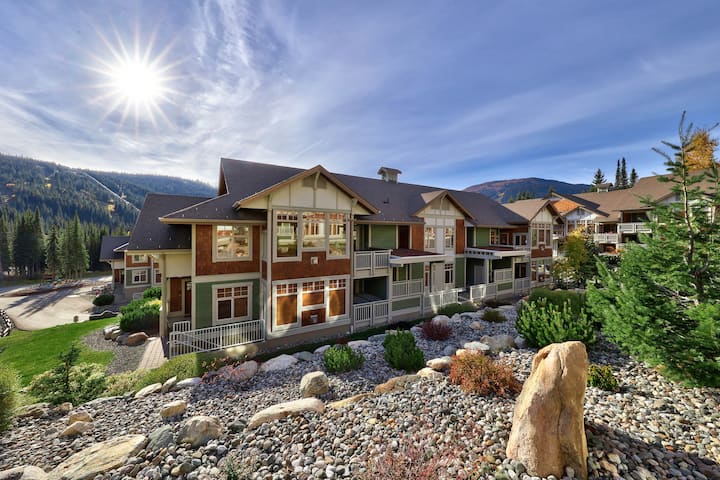 Settler's Crossing 28: Bright & Spacious 2-bedroom - Sun Peaks Resort, BC