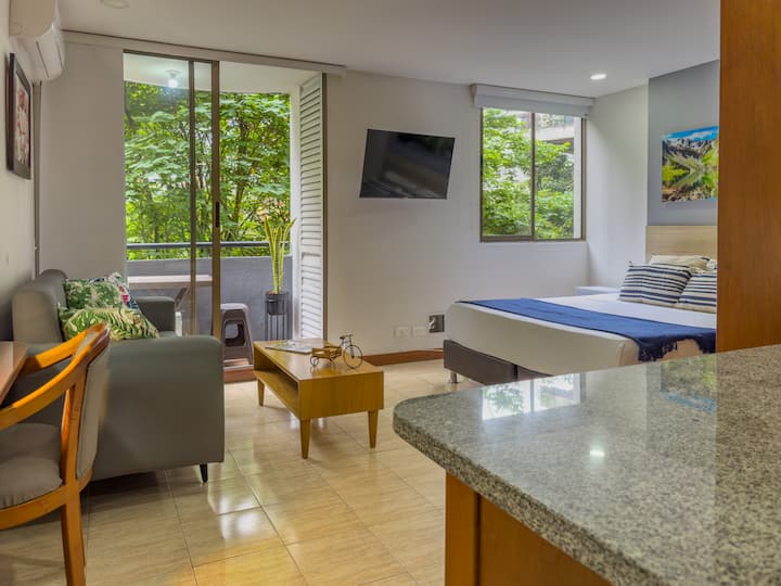 Modern Apt + A/c El Poblado Quiet Area Wifi 600mb - Medellín