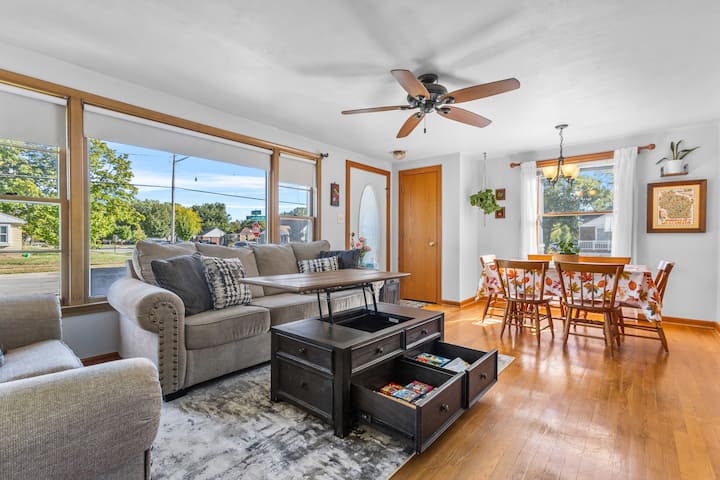 Cheery Home W/fenced Yard! Walk To Lambeau, Resch! - Tundra Lodge, Green Bay