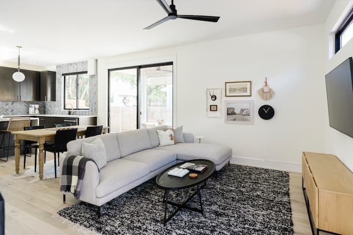 Eco-luxury Private Home Between Downtown + Airport - Govalle - Austin