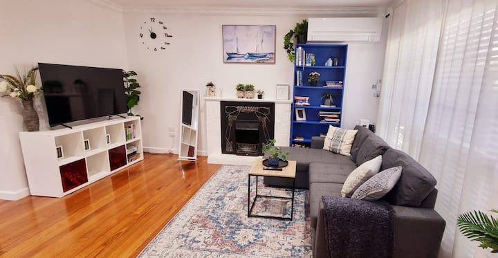 Cosy Home Central Location Freewifi& N'flix& Dryer - Croydon