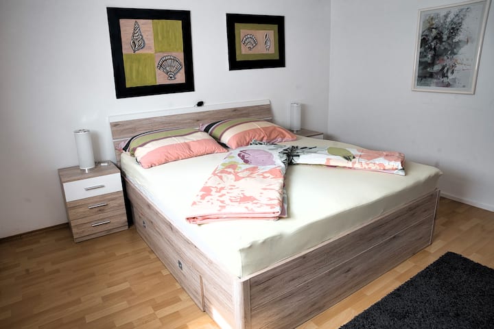 Auszeit 2 / Helle Geräumige Ferienwohnung - Bad Schönborn