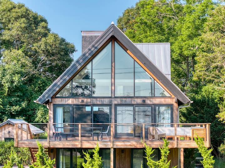 Luxury Winter Chalet Retreat Near The Water - The Hamptons, NY