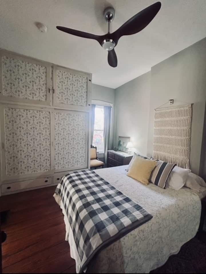 Quaint 2-bed Room Cottage In Historic District - Dayton, OH
