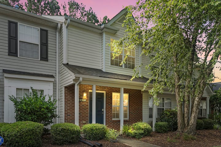 Modern 2br Getaway | Whitewater Center + Roku Tvs - Charlotte