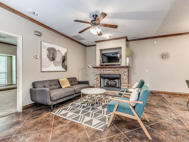 Quiet 4 Bed Home With Hoa Park - Oklahoma City