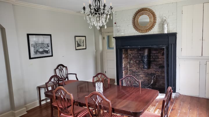 Keneally House, A Quiet Creative Studio Retreat - Carbonear