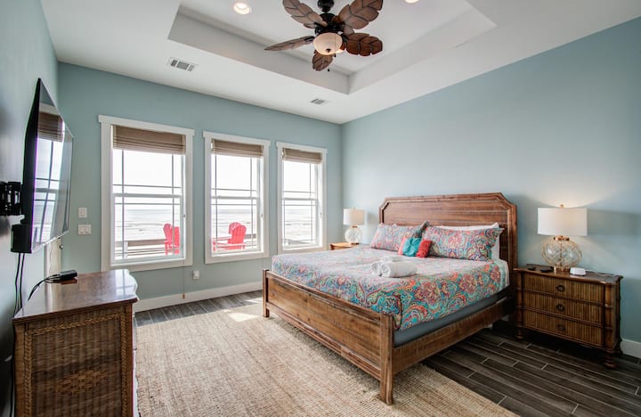 Beachfront Oasis | Gorgeous View | Family Friendly - Galveston