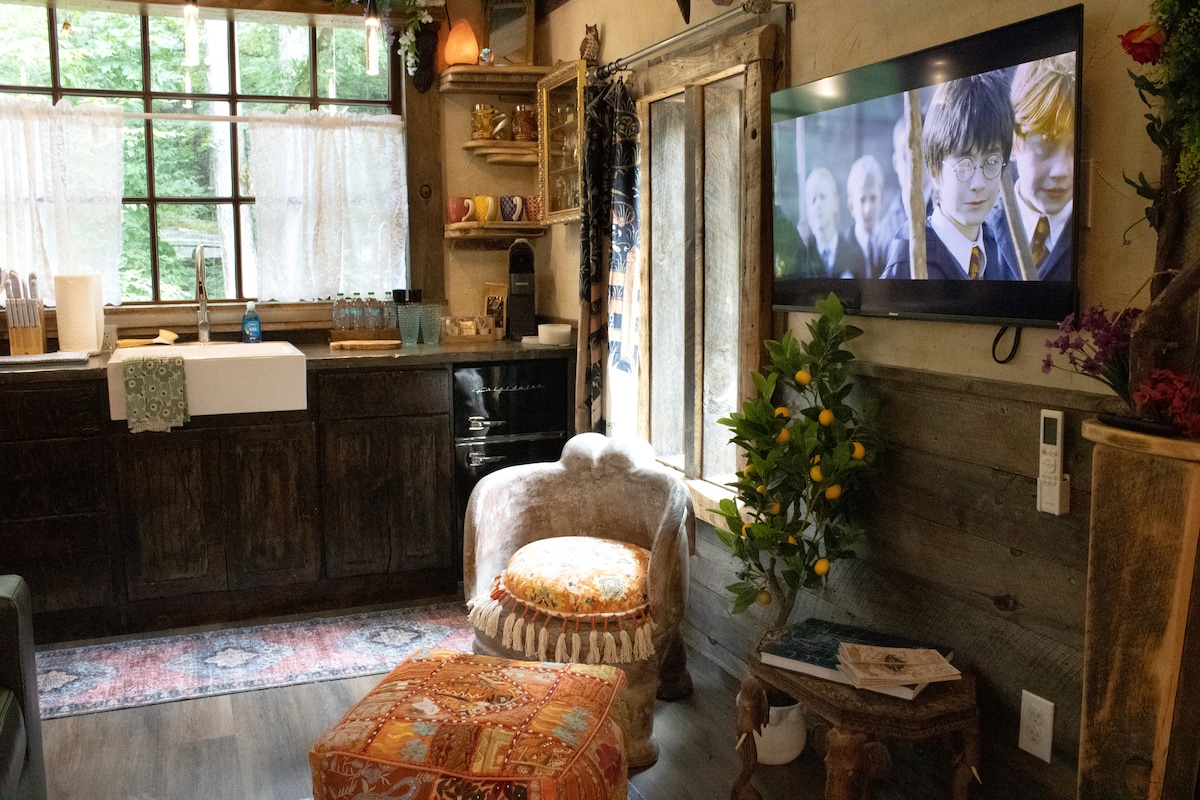 Magical Wizarding House Near Top Attractions! - Tiny houses for Rent in ...