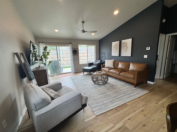 Cheerful 3+ Bedroom Home With Fire Pit And Garage - Rapid City