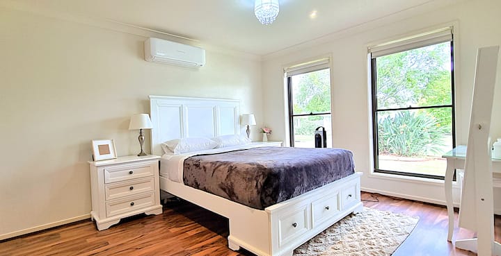 Sackville House (Seq) - 4 Bedroom 2 Bathrooms - Redcliffe