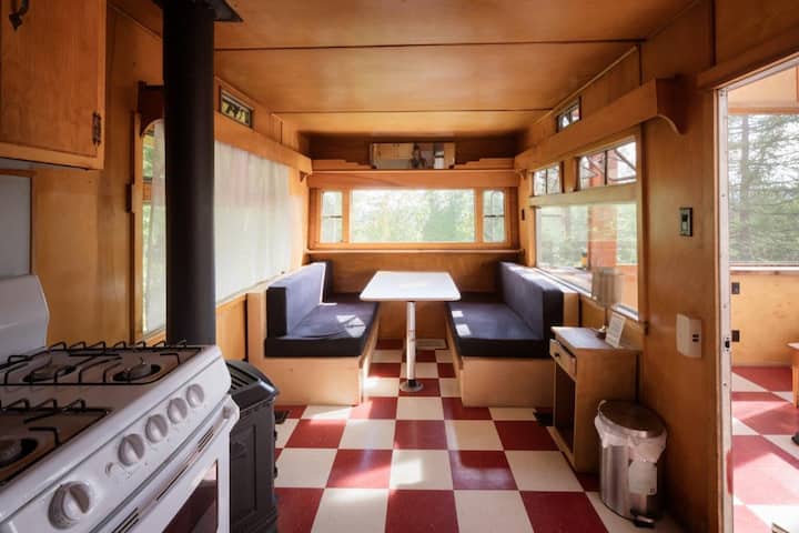 Tin Poppy Cabin Glamping Near Salmon Arm - Enderby