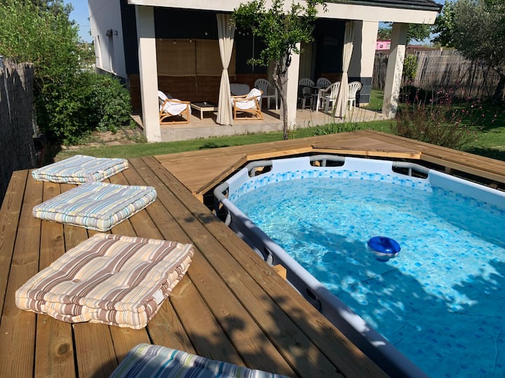 Piscina Interior Climatizada & Spa · Jardín Y Bbq - Los Olivos