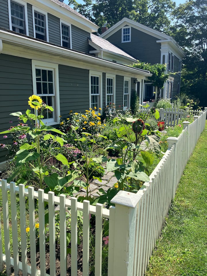 House Above The Hollow - Greenfield, MA