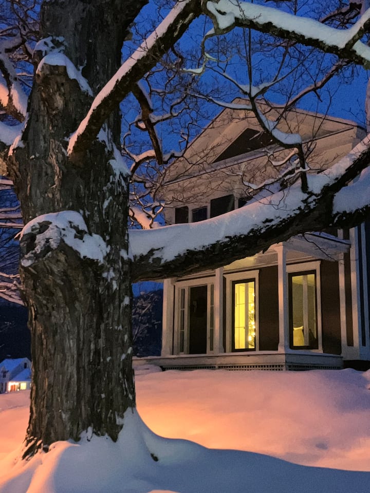 House Above The Hollow - Massachusetts