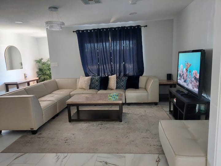 Comfy Base | 3 Mins To Gcu, 14 Mins Downtown - Phoenix