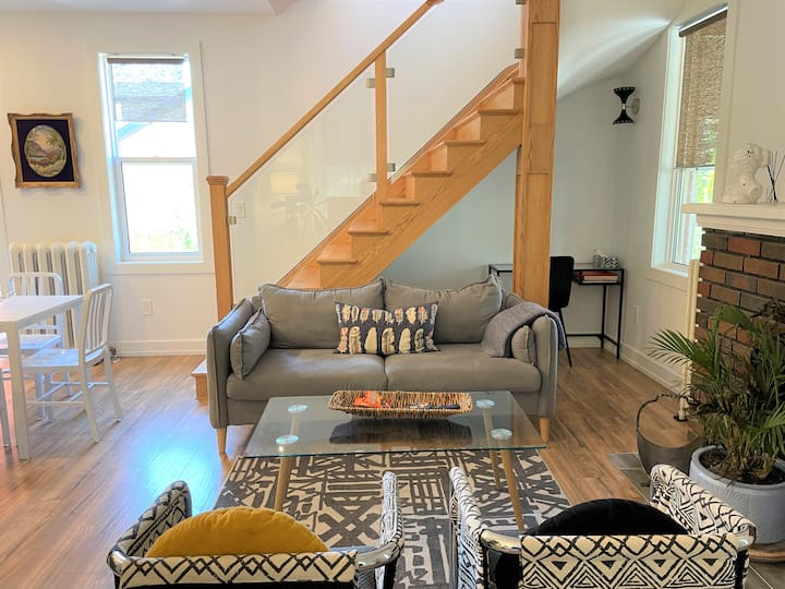 Charming Two Story Unit In A Victorian Home - Niagara-on-the-Lake