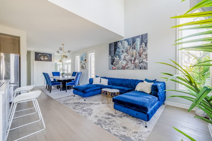 Brand New Luxury Home W/8beds, Hot-tub, Pool Table - Ottawa