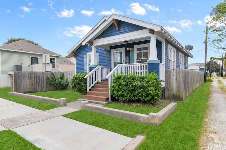 Blue Turtle Inn - Light & Bright, Updated Bungalow - Texas