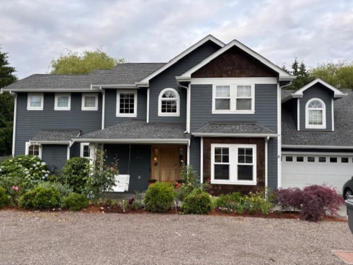 4 Bedroom Home In Kirkland - Kirkland, WA