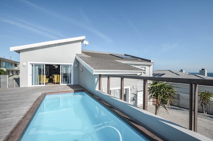 Naudesia Beach House - Grotto Bay