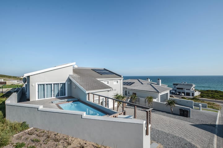 Naudesia Beach House - Grotto Bay