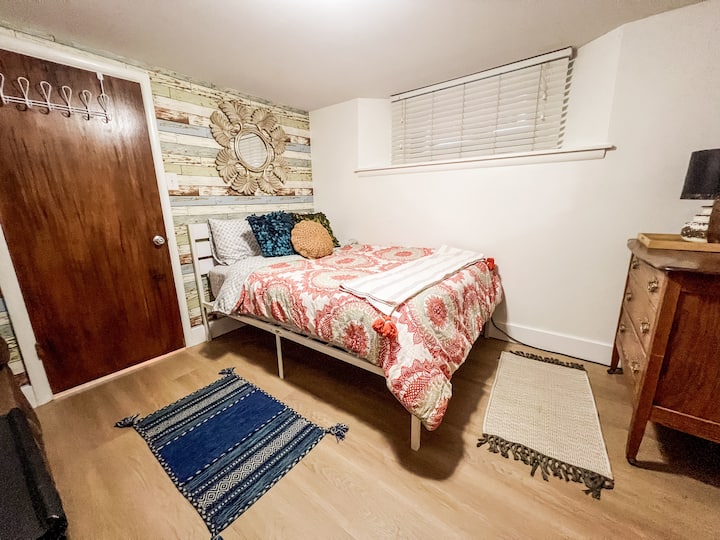 Darling 1 Bed, 1 Bath Monthly Rental In Avenues! - Salt Lake City, UT