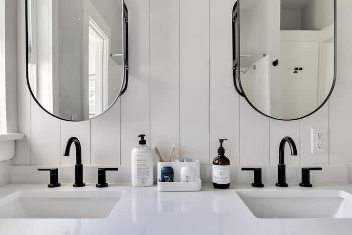 King Bed, Walk2dtown, 2 Bathrooms + Fireplace - Paso Robles, CA