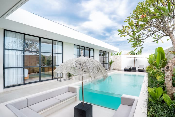 Peaceful 3br Family Villa In Canggu W/ Koi Pond - Indonésie
