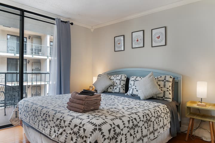 Hygge Hideaway Condo Downtown Gatlinburg - Gatlinburg, TN