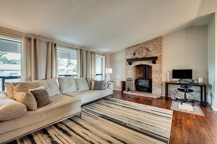 Cheerful Home W/spacious Backyard - Battle Ground Lake State Park, Battle Ground