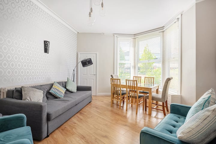 Strawberry One| Harrogate Centre| 3 Beds| Parking - Harrogate