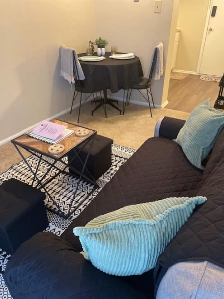 Monthly Rates Avail. Studio W/ Balcony & Gym - Kokomo, IN
