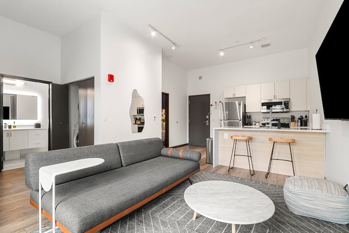 The Deluxe Suite - Ann Arbor, MI