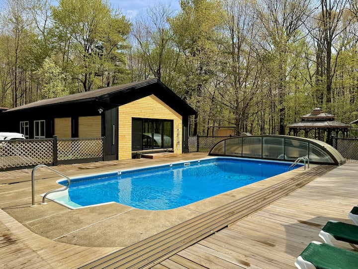 Heated Pool Sauna And Jacuzzi On 5 Acres - Lake Wallenpaupack, PA