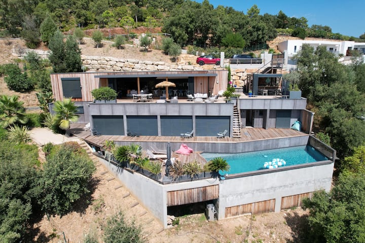 Villa Mélézia En Bois Des Vosgues, Avec Piscine - La Londe-les-Maures