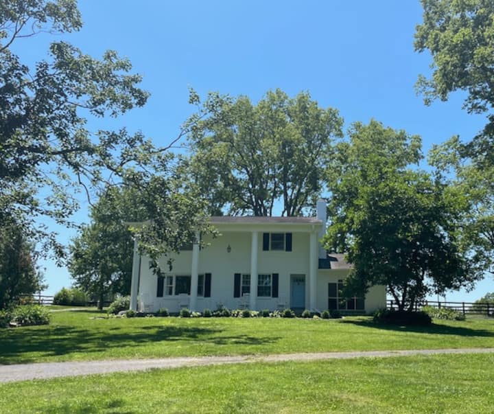 Charming Kentucky Horse Farm - Lexington, KY