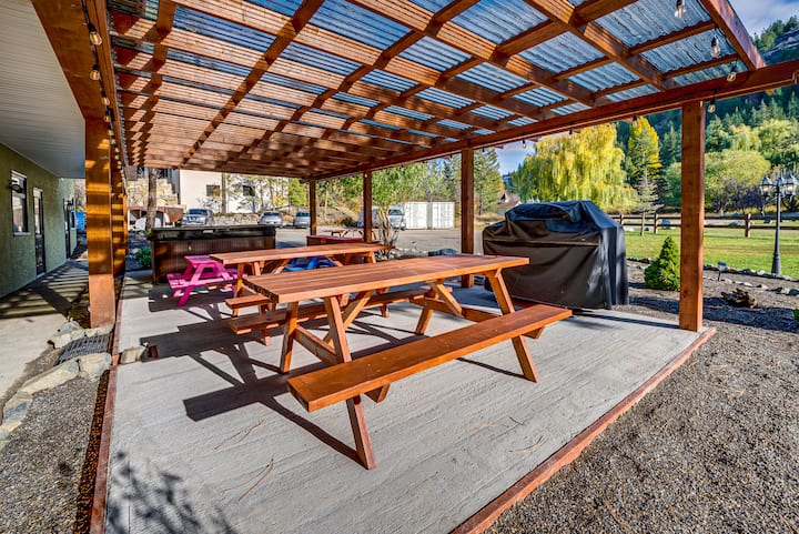 2 Bed/2 Bath Suites + Kitchen In Hillside Okanagan - Vernon
