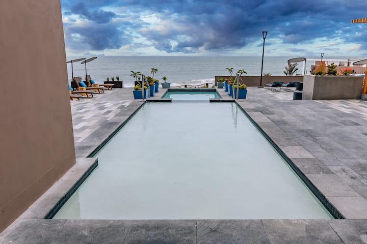 Beachfront Condo W/balcony, Amazing View - Tijuana