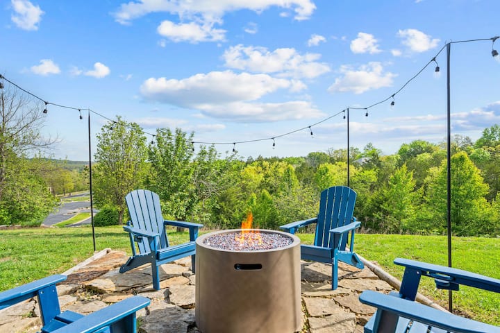 Family Reunion- Sleeps 20!  8 Min To Sdc! Pools! - Branson