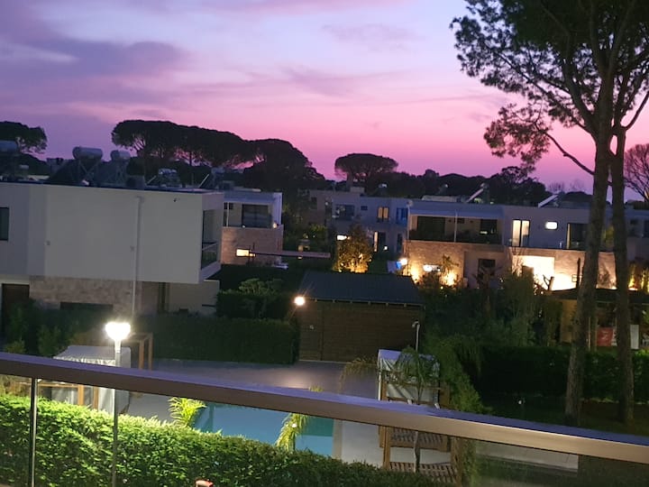 Sunset By The Sea (2 Bedrooms) Long Stays Welcome - 알바니아