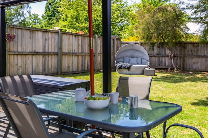 Very Modern,new,3bed,2 Bth,outdoor Kitchen,pergola - Tūrangi