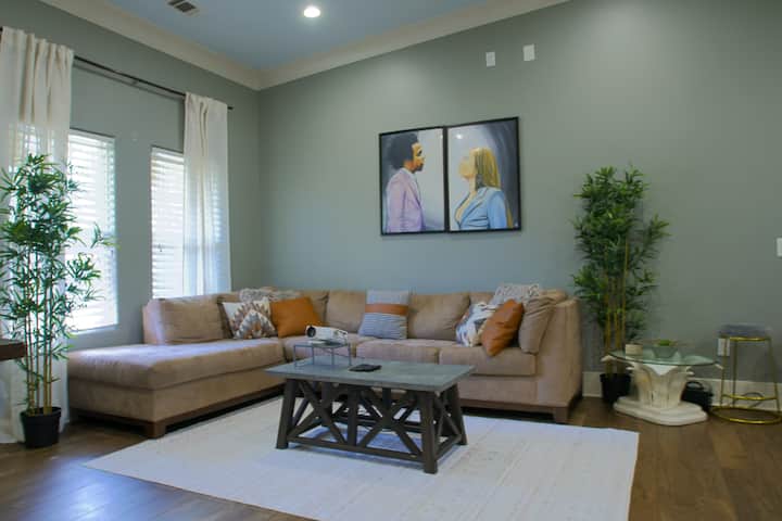 Modern Style Culture Home With Pool And Spa - Stone Mountain, GA