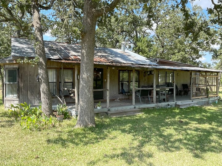 Cozy Farm House - Round Top, TX