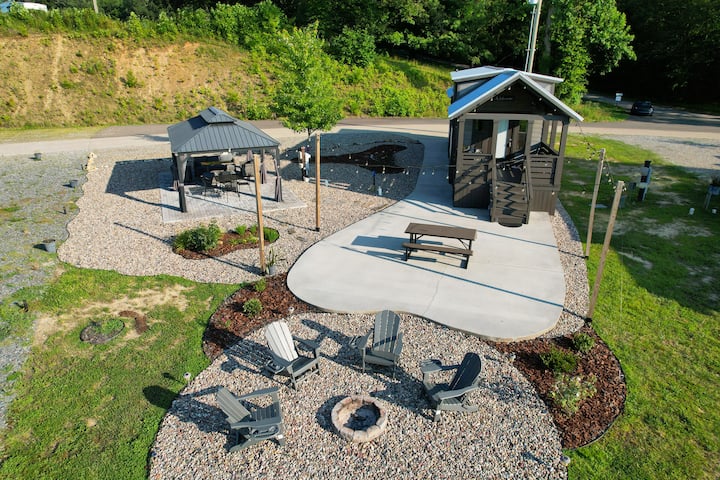 Cozy Blue Ridge Tiny Home-views, Patio & Fire Pit - Morganton Point Recreation Area, Morganton
