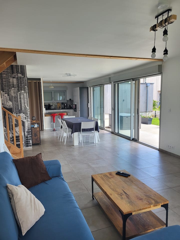 Maison Spacieuse Calme Terrasse-parking Gratuit - Besançon