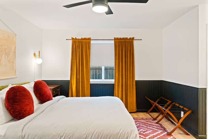 King Suite, Chef's Kitchen, Games, Backyard, Pets - Round Rock, TX