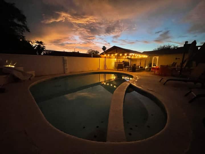 Comfy, Convenient Tucson 4br With Pool Near Ua - Tucson, AZ