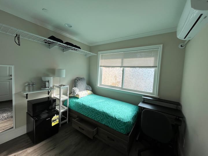 Palo Alto Private Freestanding Cozy Cottage - Palo Alto, CA