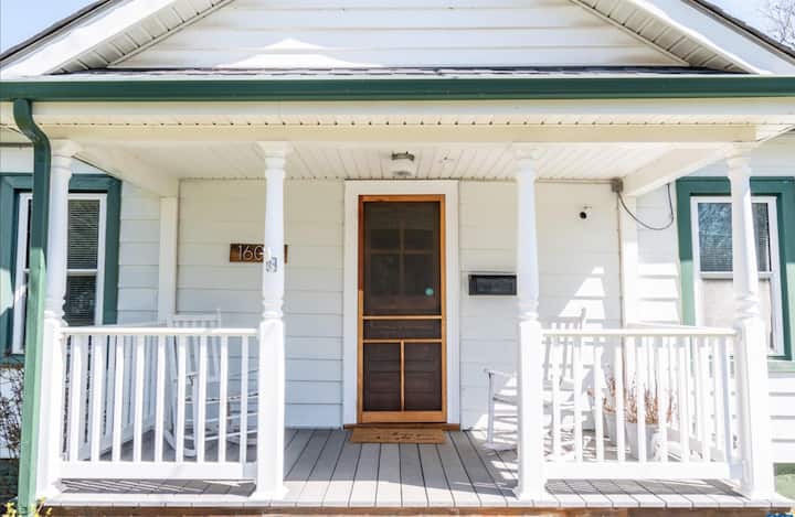 Remodeled 4 Bd + 3 Bath Avail For School Year! - Charlottesville, VA